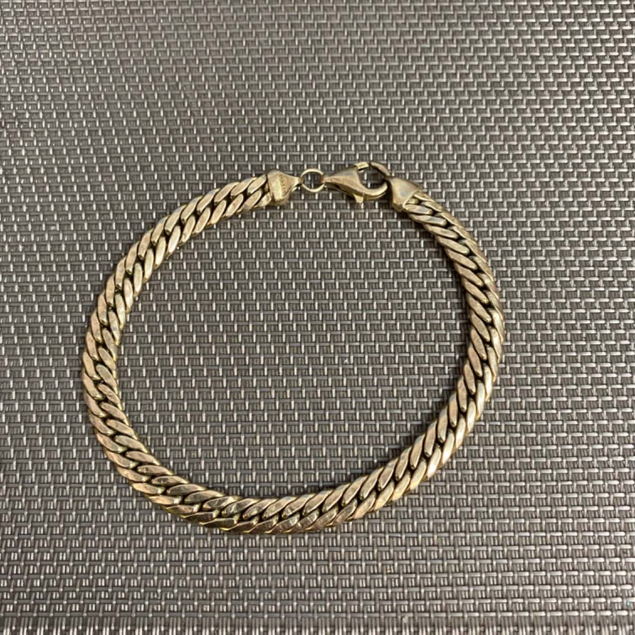 375 9 ct gold bracelet- please read description (s)