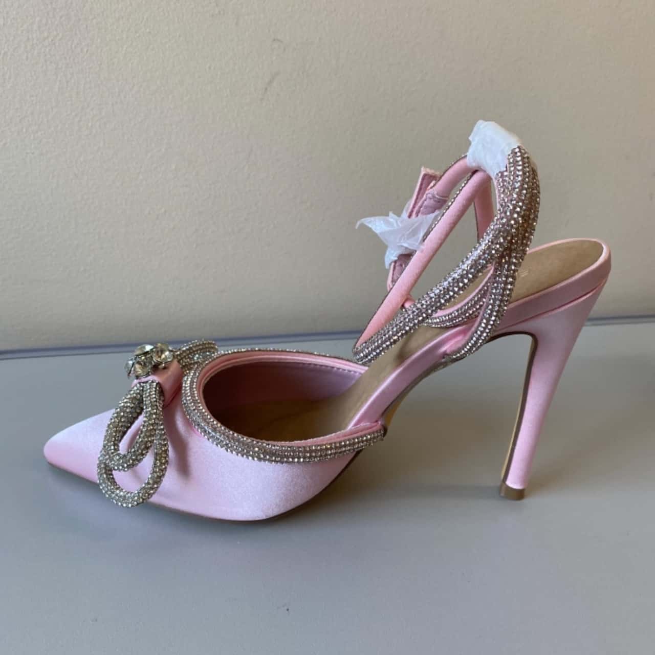 Billini Women's Size 5 Pink With Diamante Shoe - New (s)