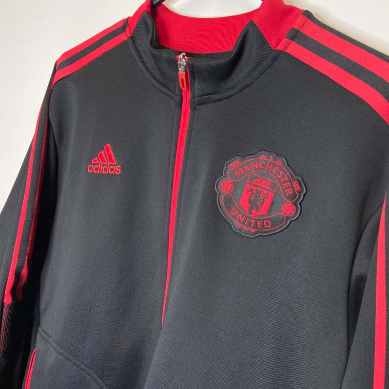 Adidas Mens Size L Manchester United Front Zipper Jumper Black / Red (s)