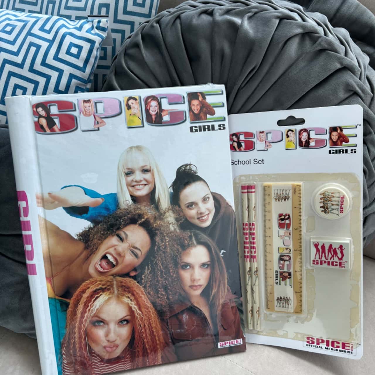 SPICE GIRLS FAN PACK - Original and unopened for the Collector (s)