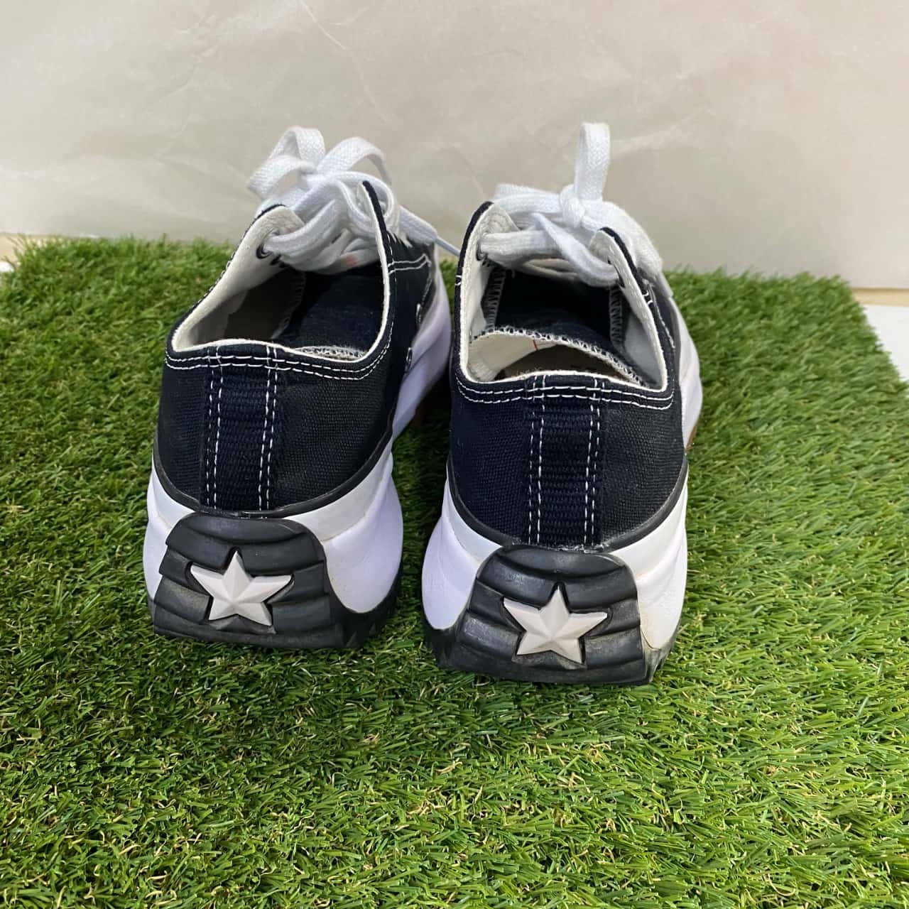 Converse women’s runners (s)