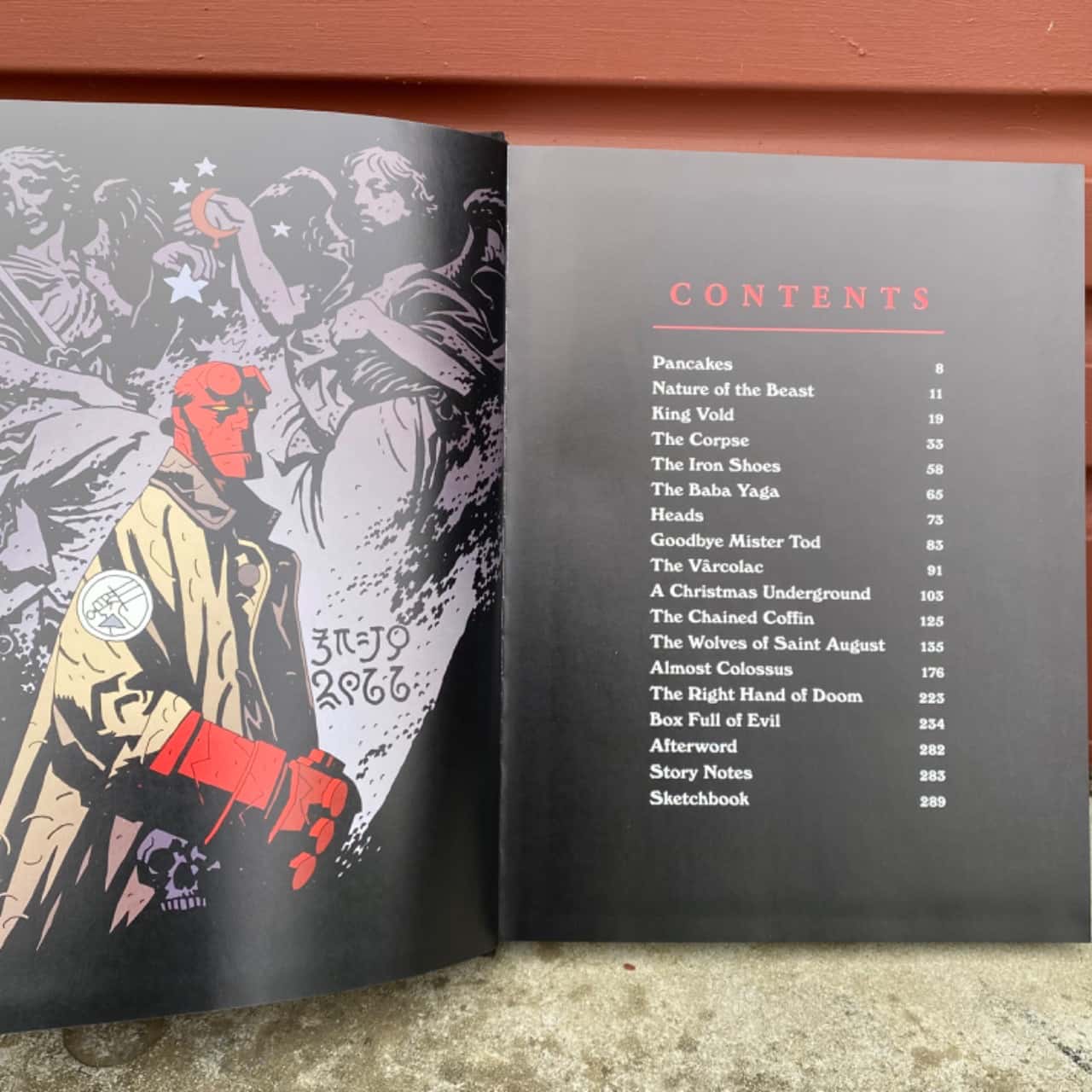 Hellboy Volume 2_ The Chained Coffin _ The Right Hand of Doom(s)