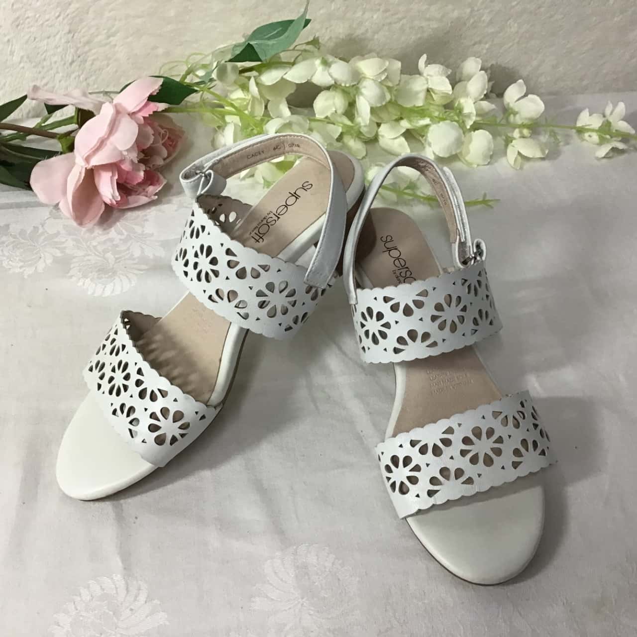 Supersoft by Diana Ferrari Womens Size 6 White Leather Cut out Pattern ...