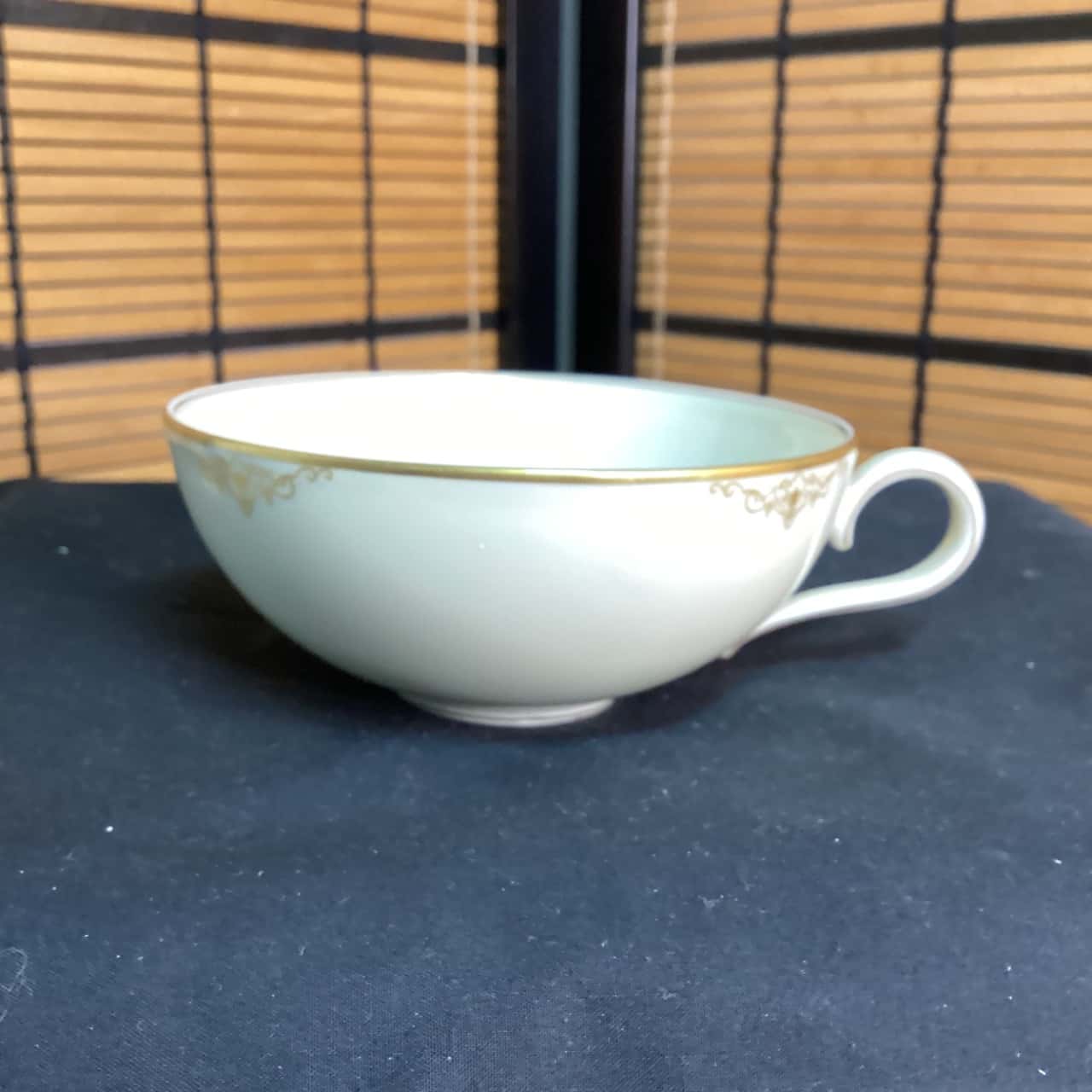 Gold Trim Tea Cup(s)