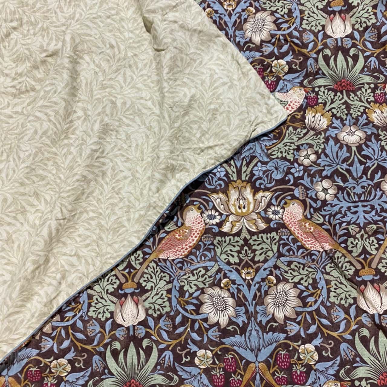 King Size Quilt Cover & 2 Pillow Cases William Morris Print "Strawberry ...