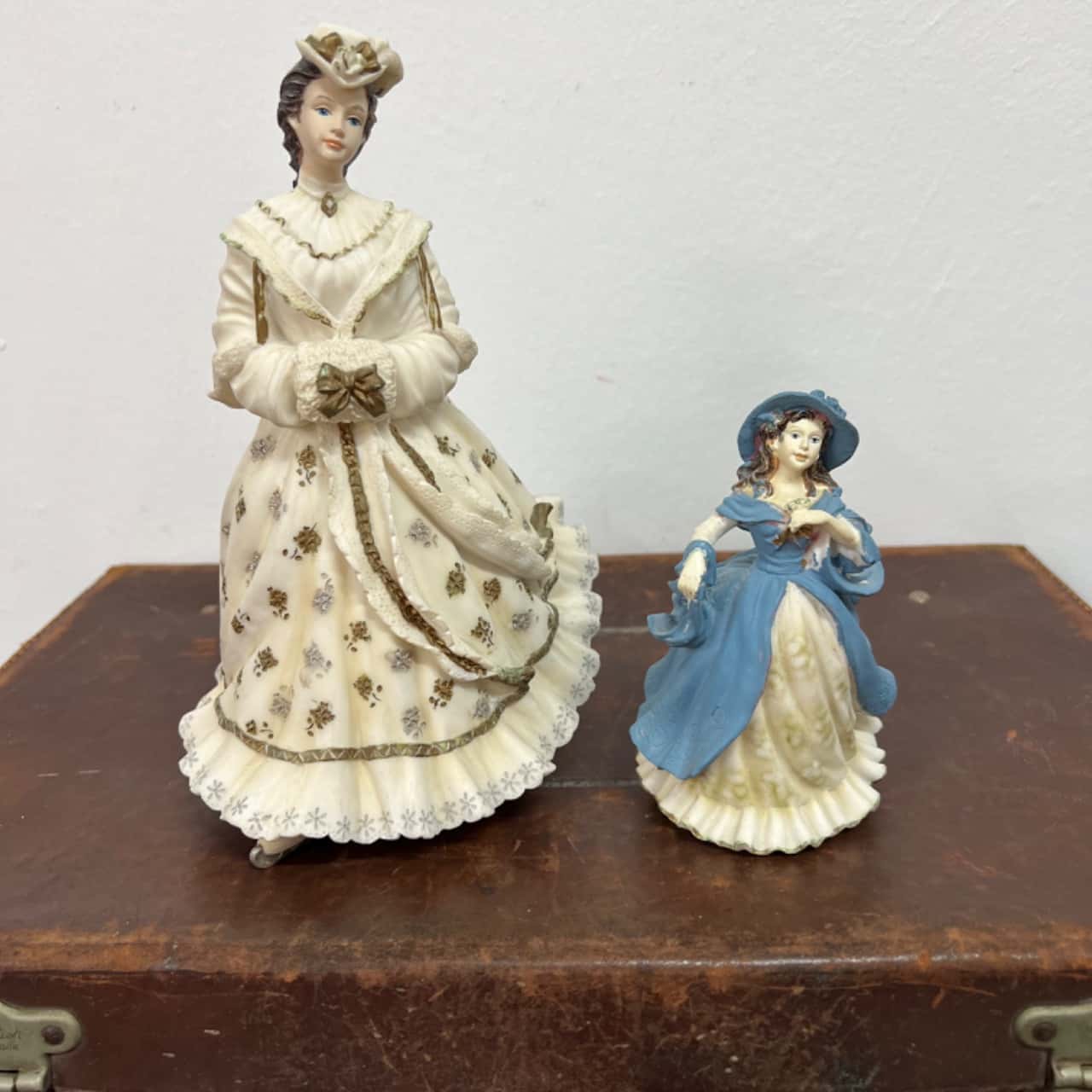 2 statues the Leonardo Collection 1996 & 1997