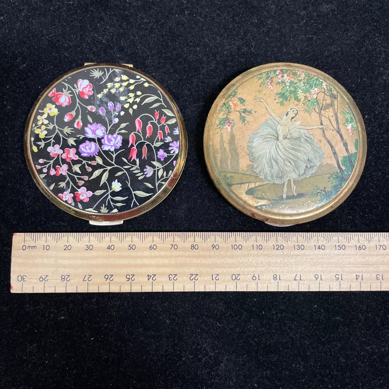 Lot of 2 Vintage Powder Compacts (s)