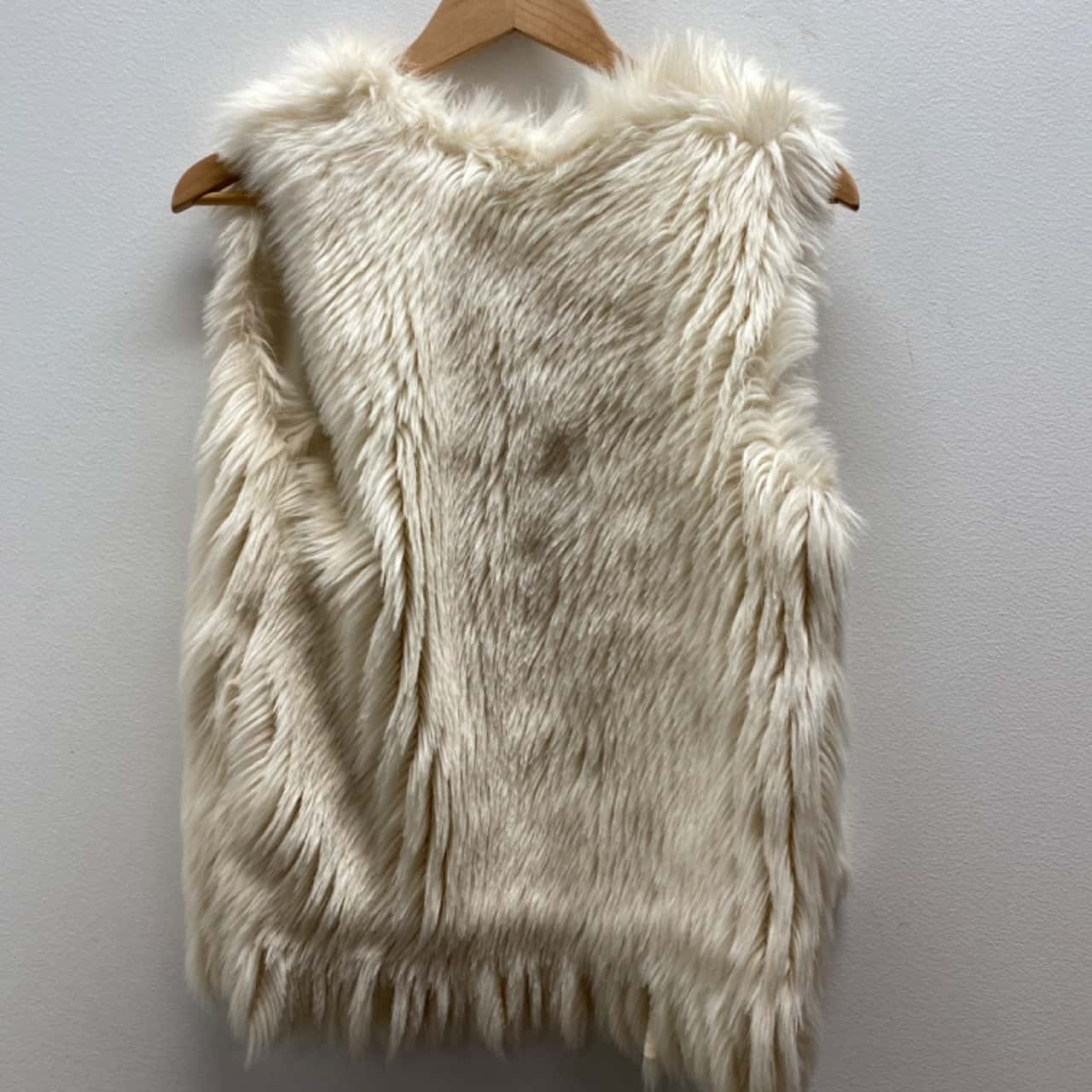 Bardōt Womens Off White Fluffy Vest(s)