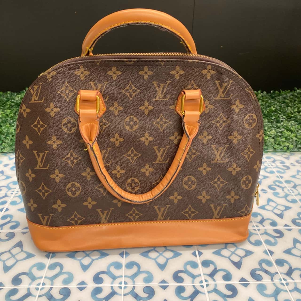 Womens fashion replica handbag (s)