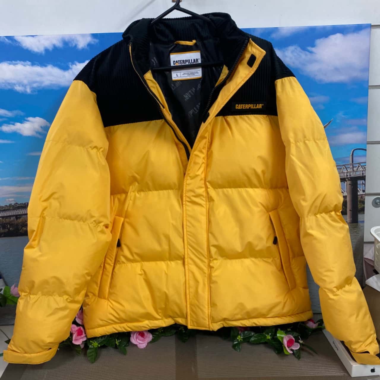 Mens Caterpillar Size L puffer jacket (s)