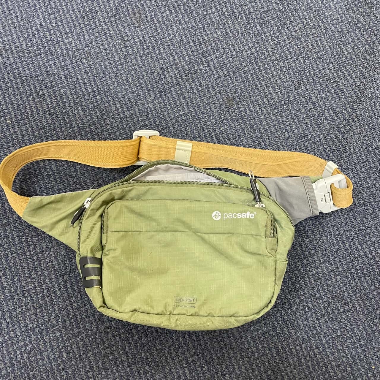 Unisex Pac Safe: Venture safe 100 G11. Fanny Pack Green / Grey (s ...