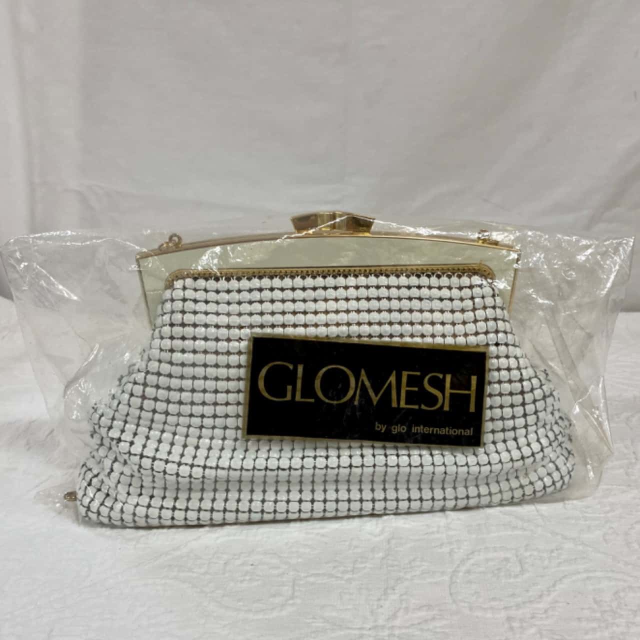 Glomesh White Handbag - Like New on the Outside! (s)