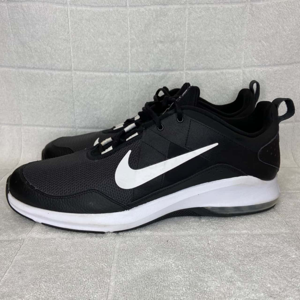 Nike Mens Size 15US Running Shoes Black / White (s)
