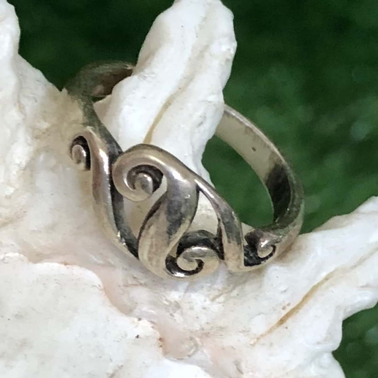 Sterling Silver Ring With Swirl Pattern (Stamped 925)