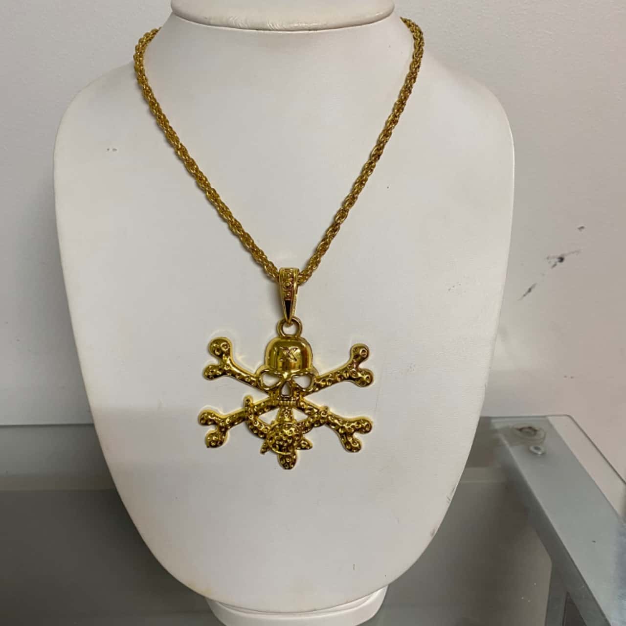 Skull & Crossbones Pendant w/chain 30cm
