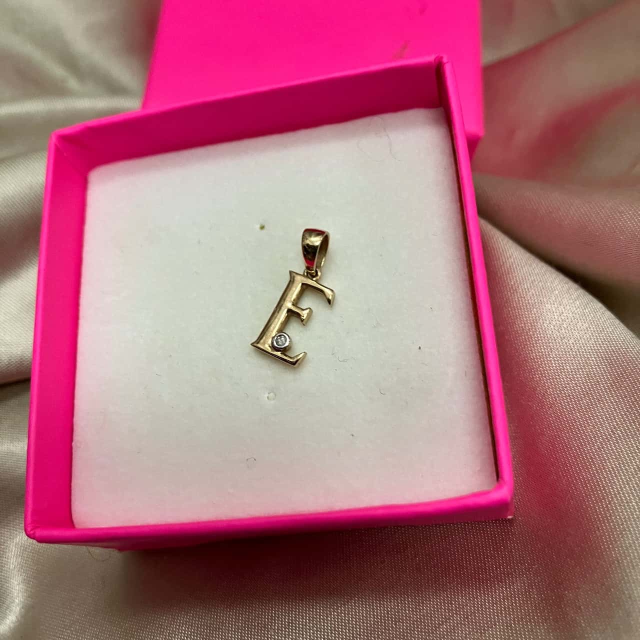 Womens E Pendant Gold 375(s) - Used As New | Salvos Stores