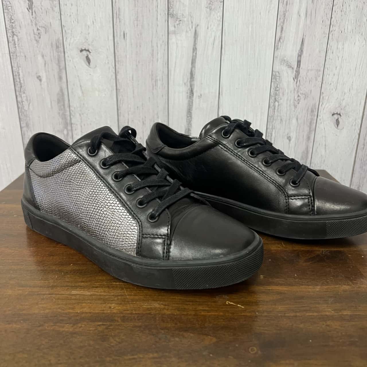 Wojas Womens Size 38 Black and silver leather sneakers(s)