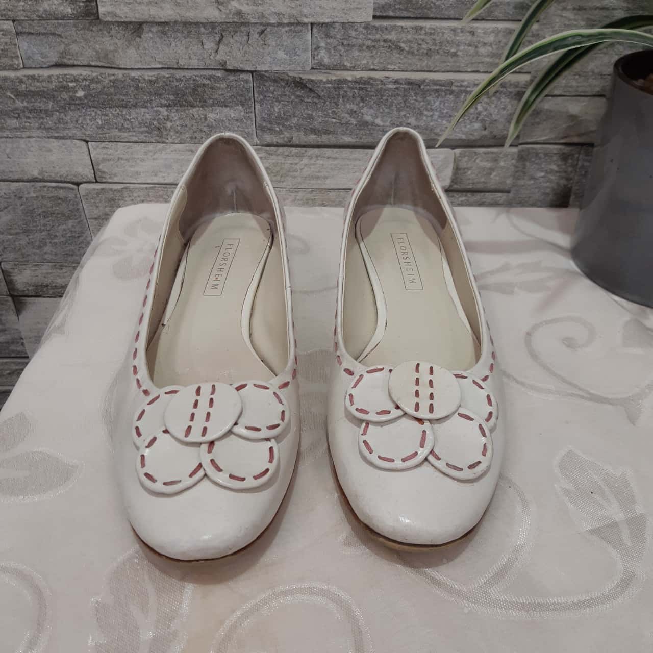 Florsheim Womens Size 8 Shoes Off White / Other