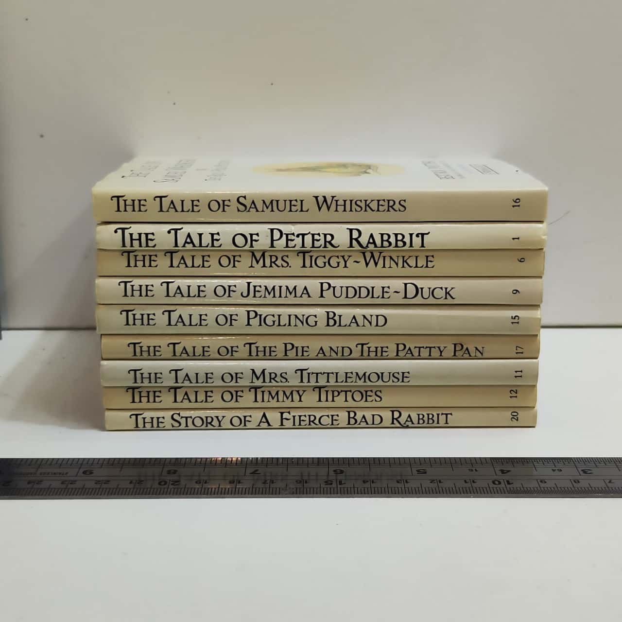 9x Beatrix Potter Mini Books (s)