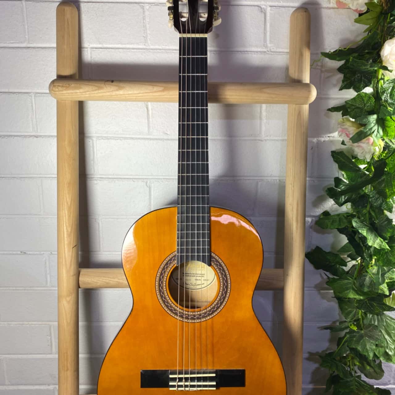 Valencia VC103 Classical Guitar *Pick Up*(s)