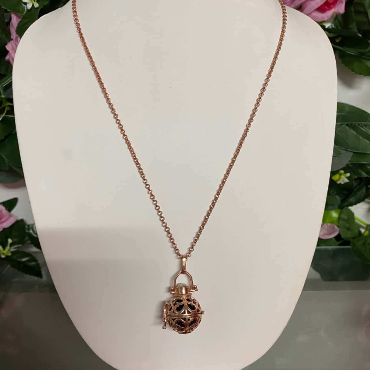 Womens Loving Harmony Pendant & Chain (s)