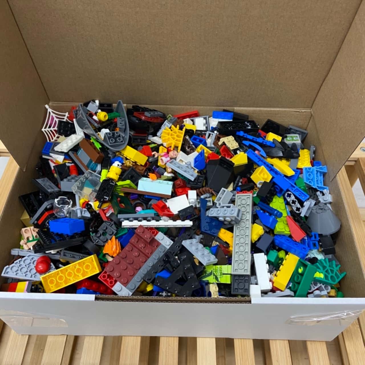 2kgs Assorted Lego (s)