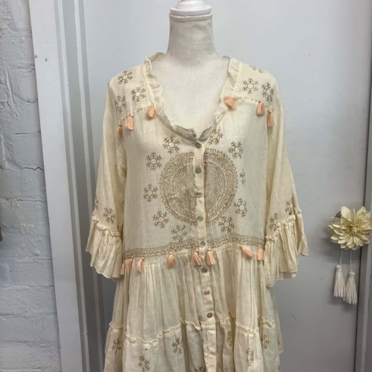 Talisman Cream boho inspired swing top. O/S (s)