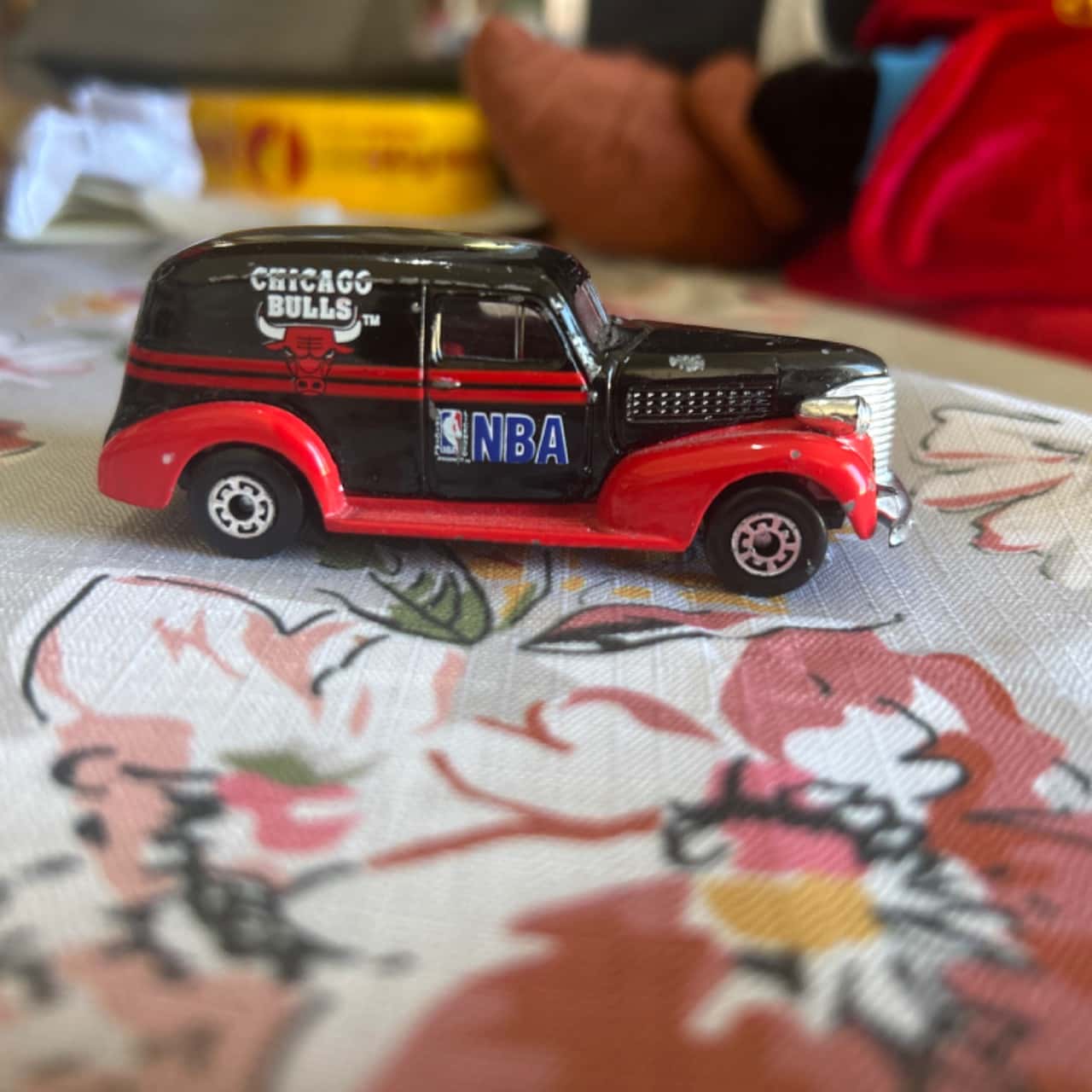 NBA Chicago bulls MatchBox 39 Chevy Sedan Delivery(b21(s)