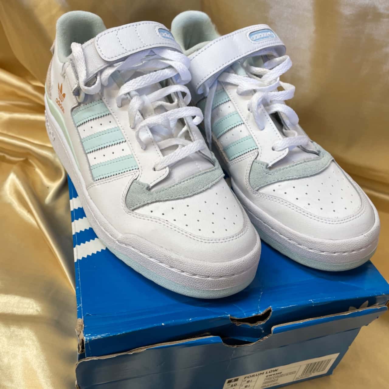 Adidas Womens Size 10 Green / White sneakers (s)