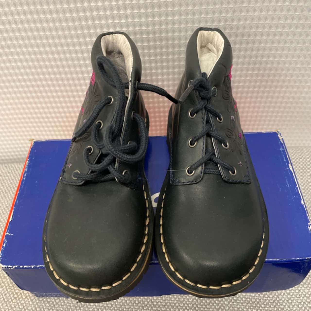 Clarks Kids Size 9 Shoes Navy Blue