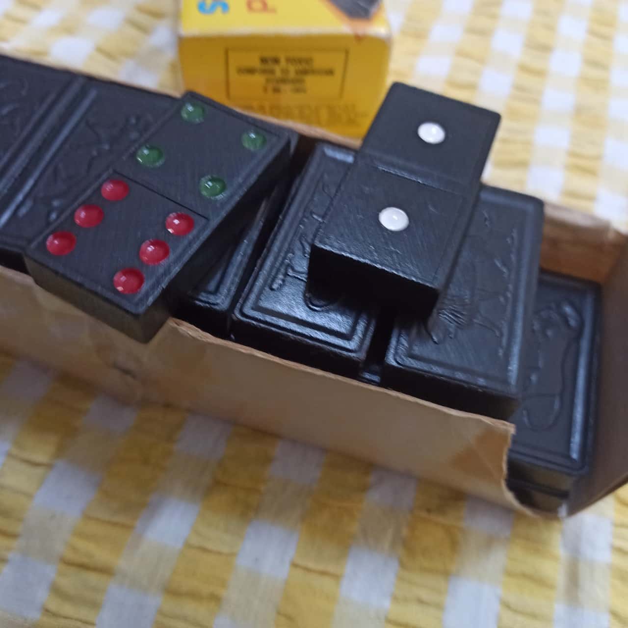 Vintage Retro Coloured Dots Dominoes in Original box. (B20)(s)