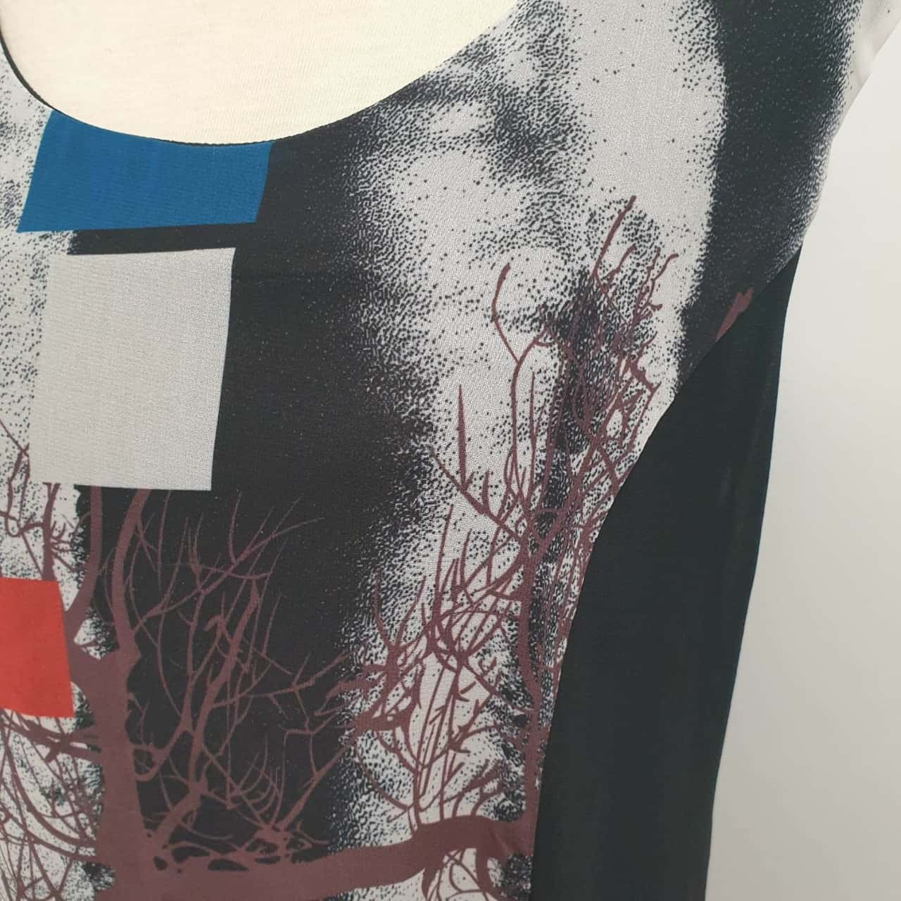 David & Jesse Classy & Elegant Maroon Tree Design With Geo Block ...