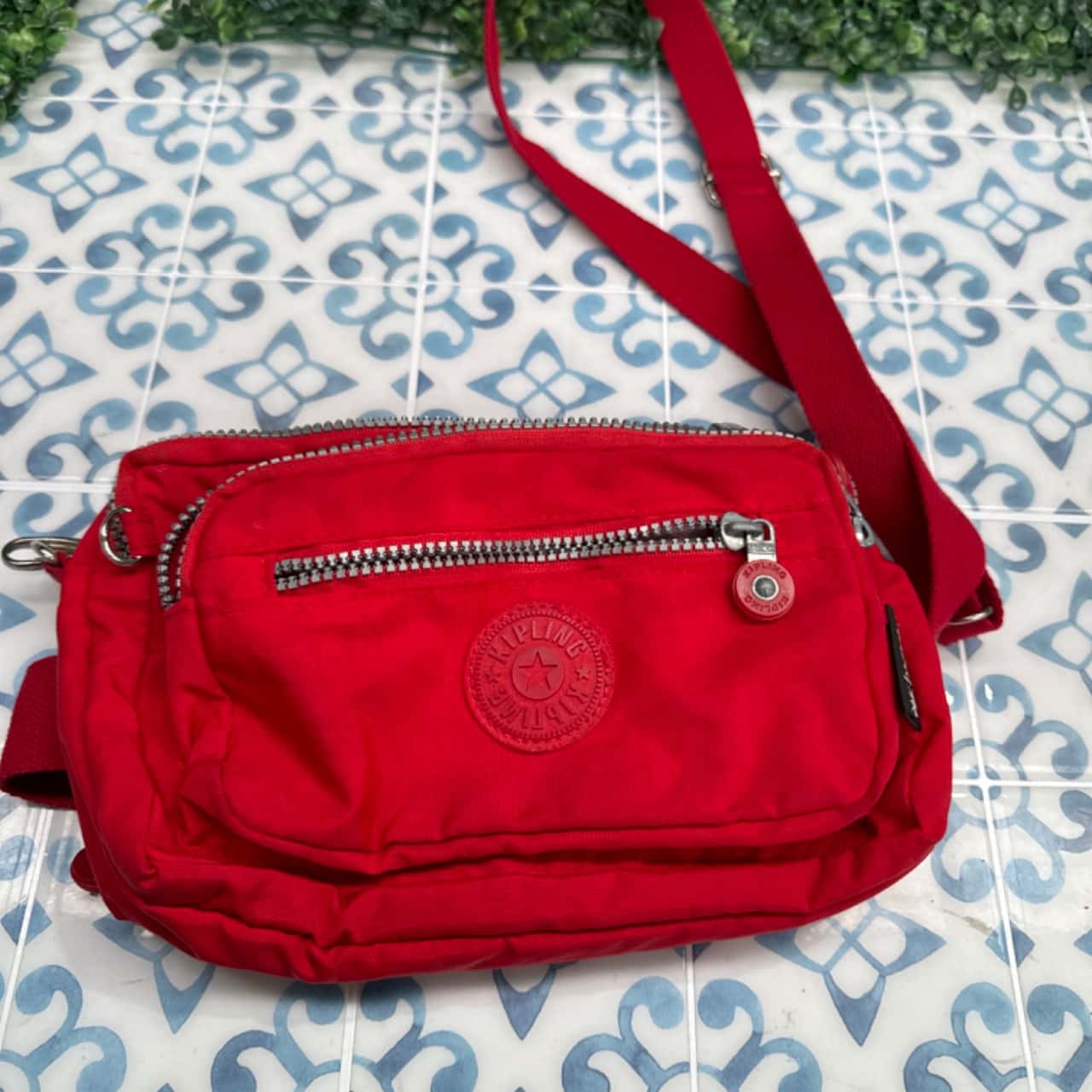 Kipling red crossbody (s)