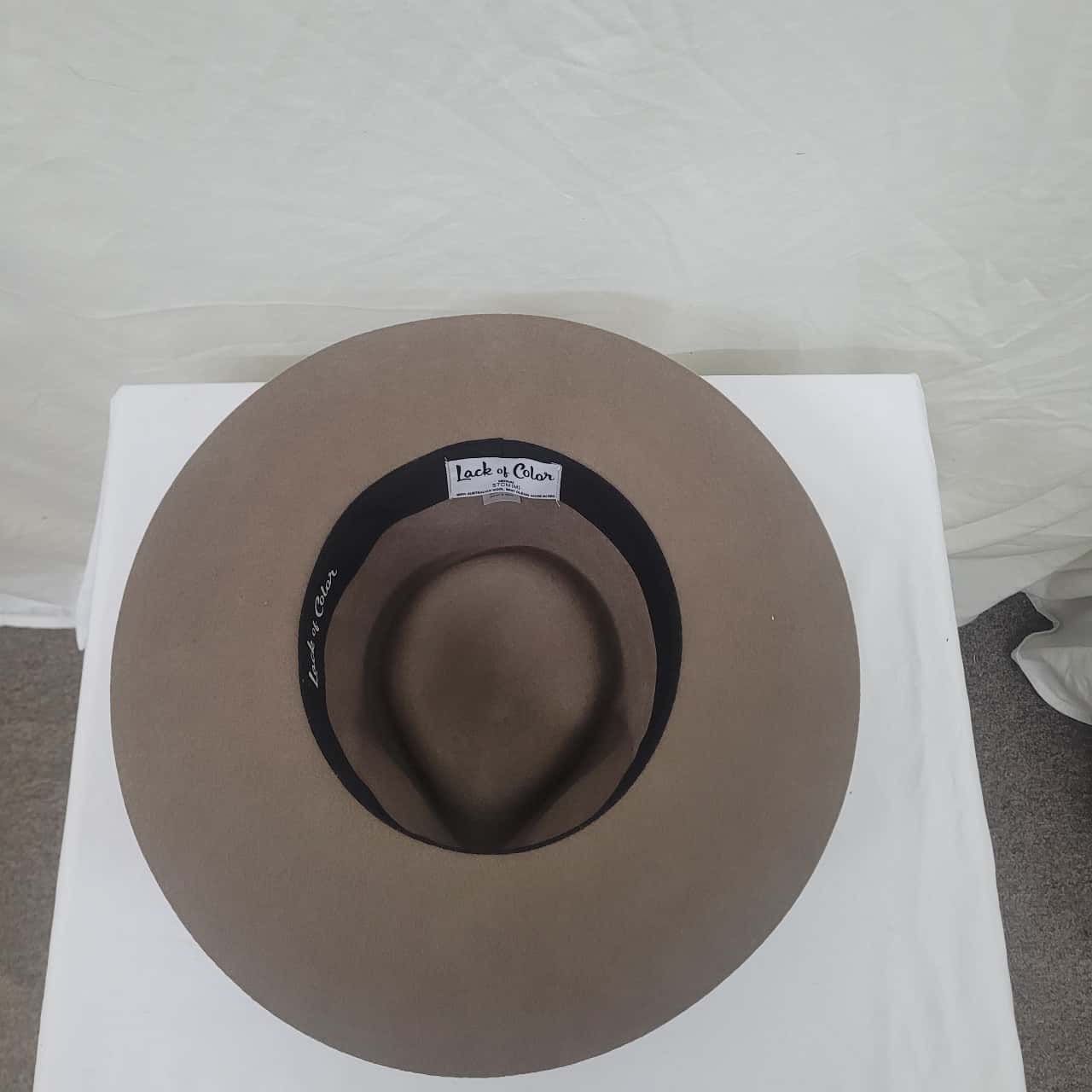 Lack of color wool hat(s)