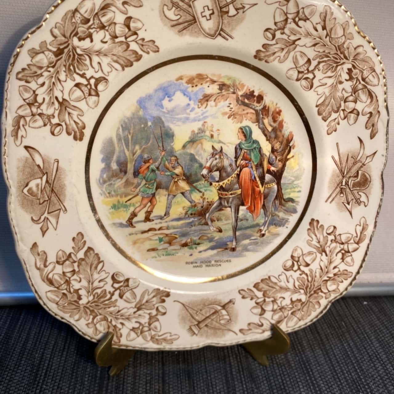 Decorative ivory ware plate Robin Hood themed(s)