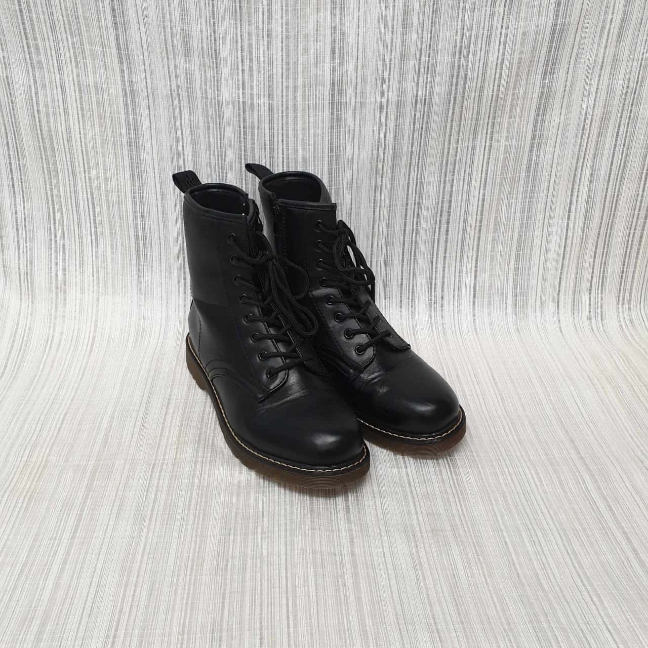 Vybe Black /Hi /Lace-up with White Stitching Detail /Thick Tread ...