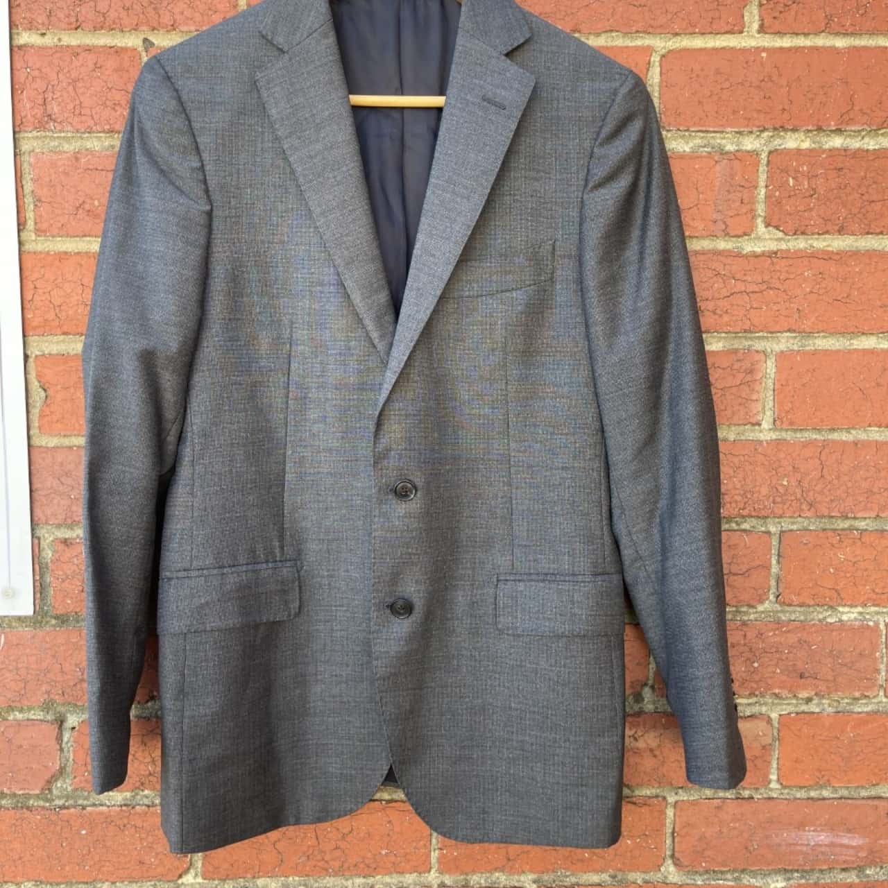 New MJ Bale Men's grey suit, Size 38 (s)
