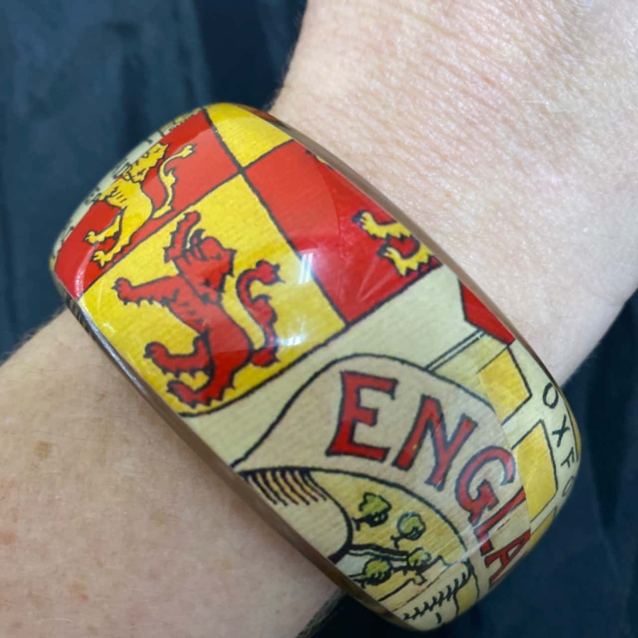 MATTISKE Resin Destination Bangle featuring London England(s)