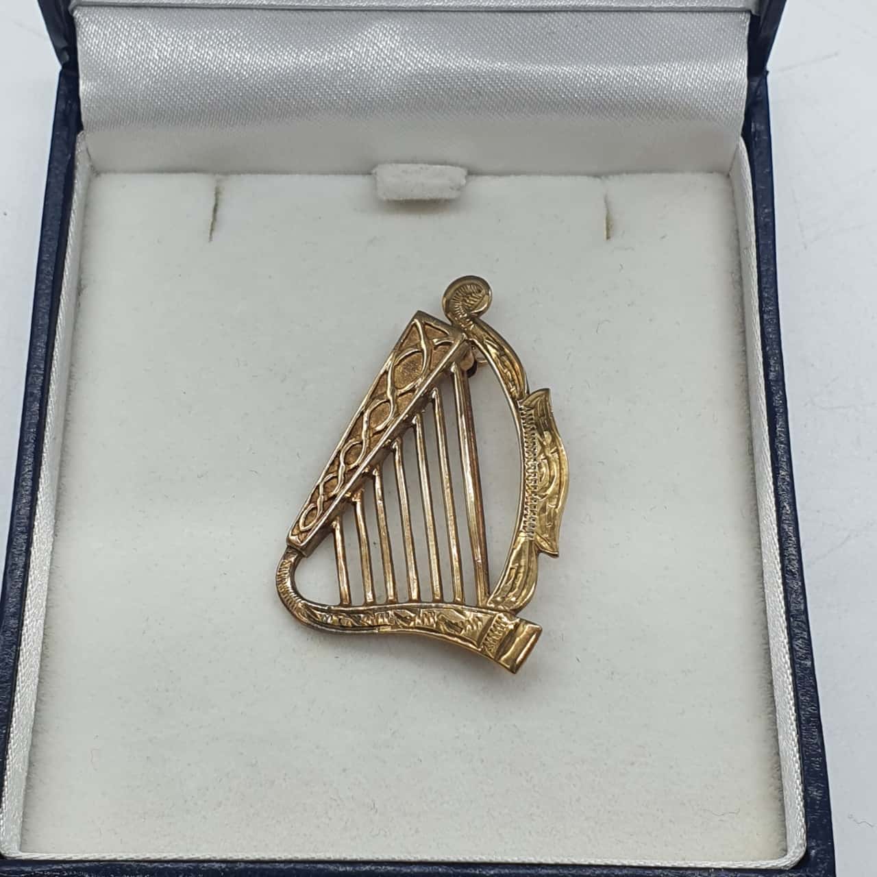 Vintage Novelty Heavy Musical/Irish Harp Brooch 375 9ct(s)