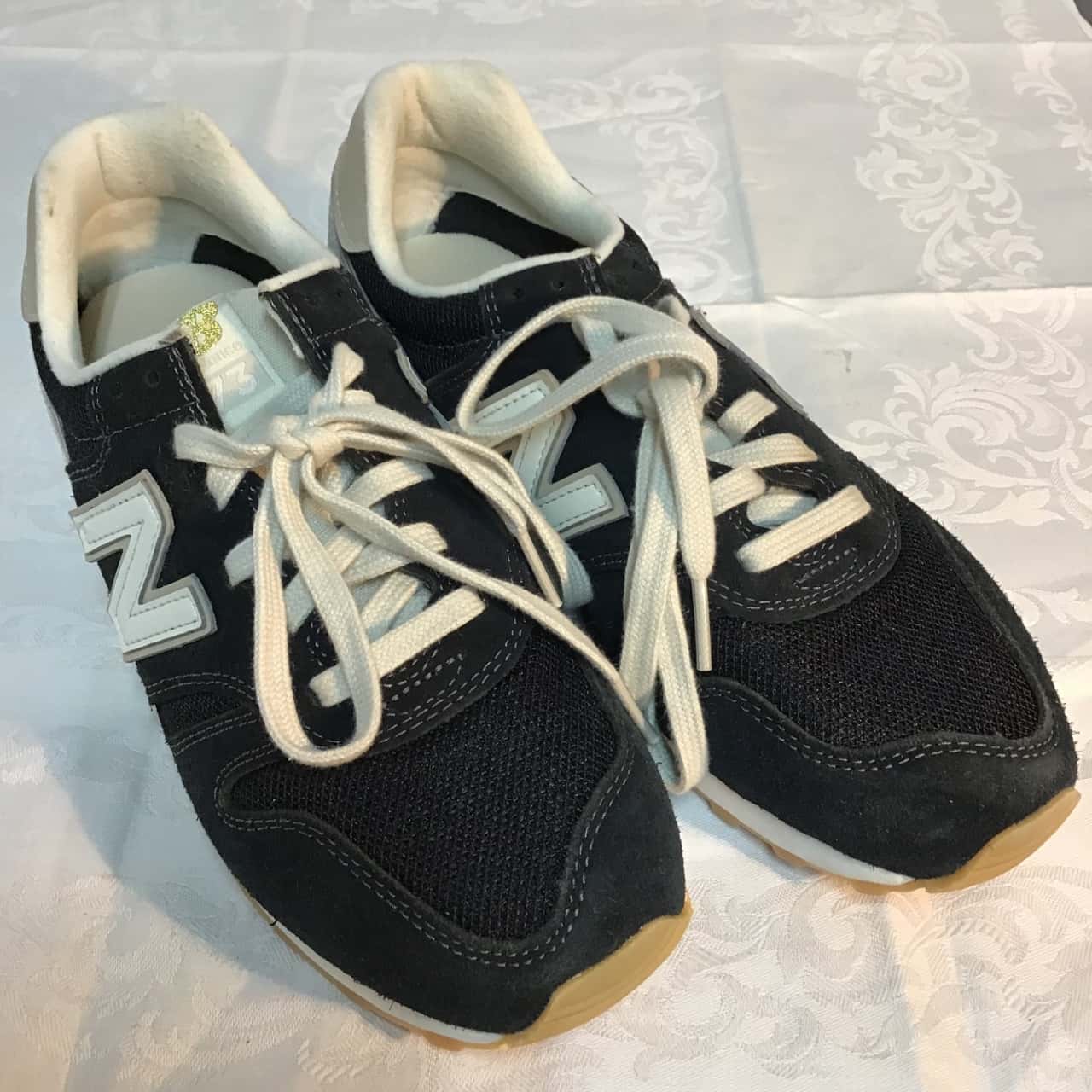 New Balance Womens Size 8 Beige / Black Sneakers(s)