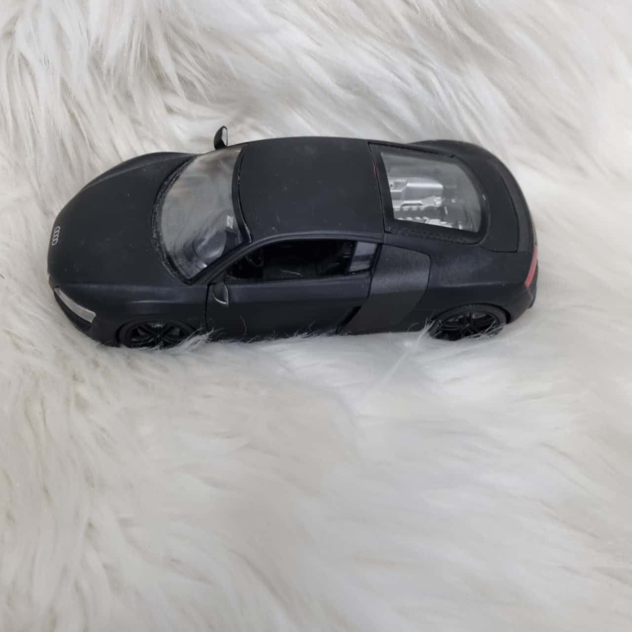 Welly Diecast Audi R8 Scale 1/24 (s)