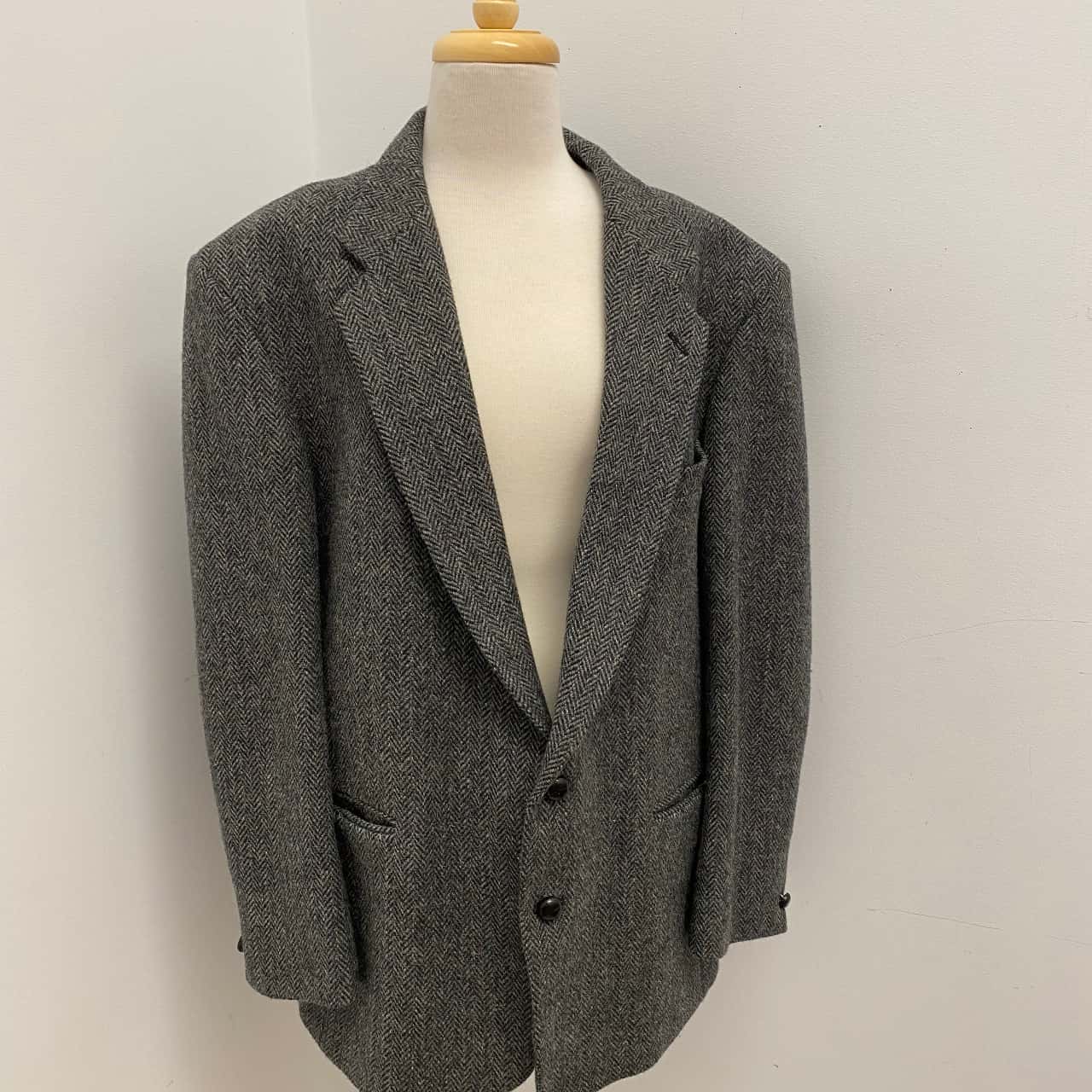 Freedman Macquarie Tweed Jacket. Fits chest 112cm. Waist 99 cm.(s)