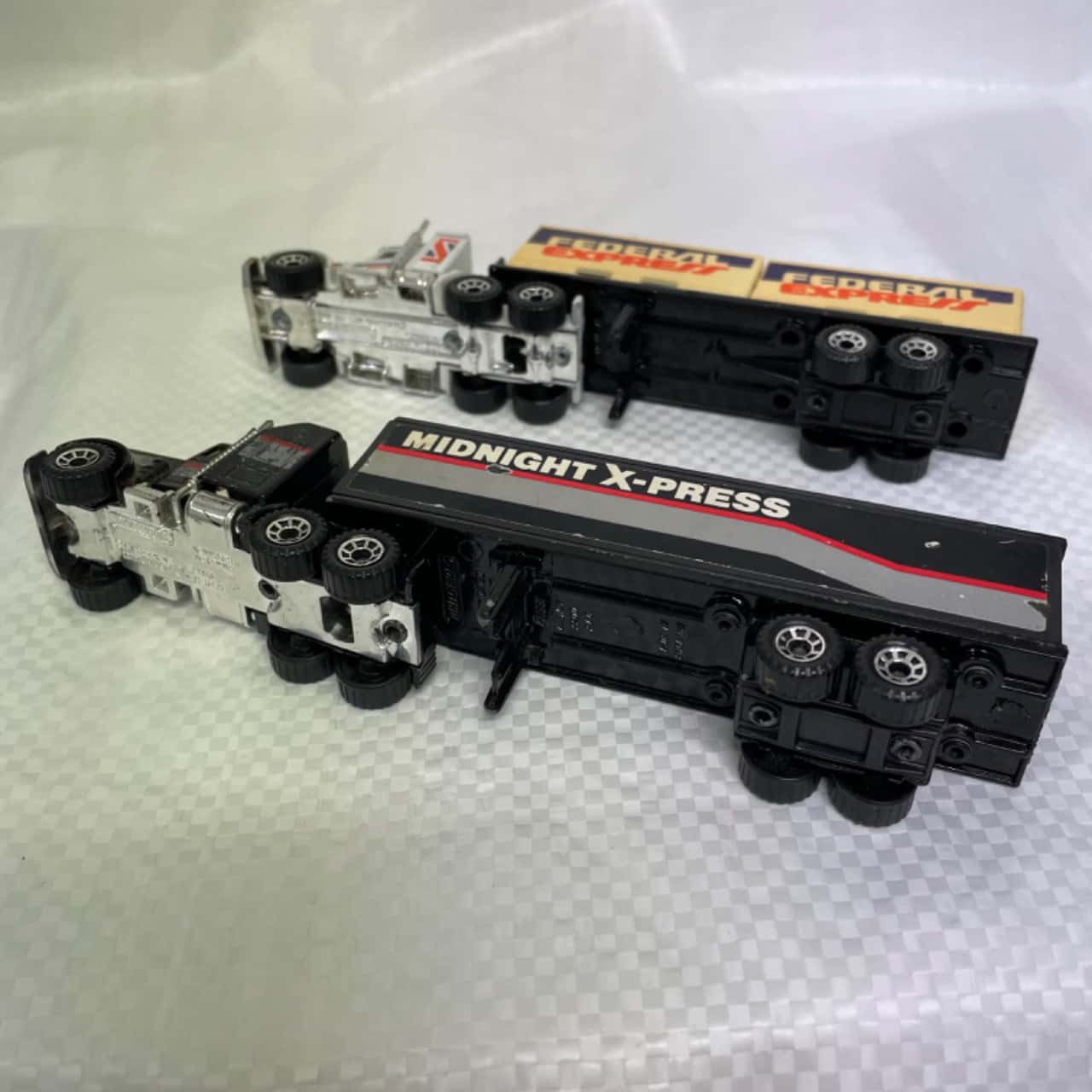 Matchbox Convoy x2 Federal Express & Midnight X-Press Diecast(s)