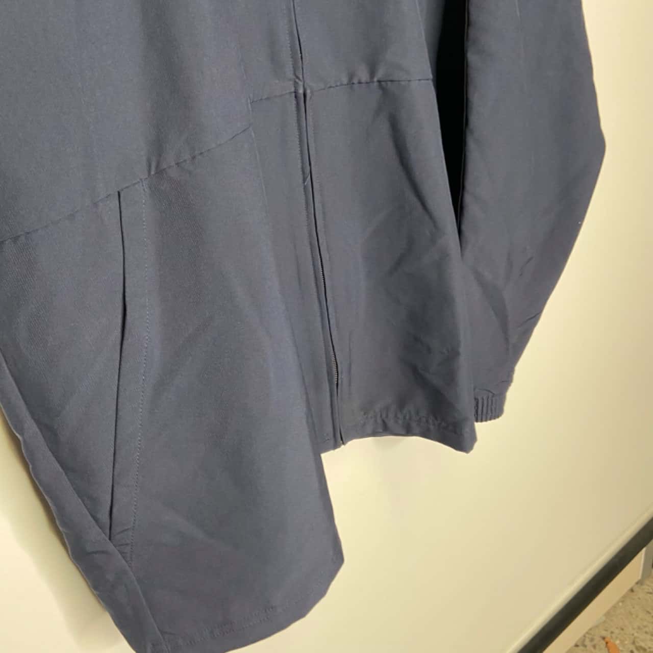 Adidas Mens Essentials 3 Stripes Front Zipper Windbreaker Size XL Navy Blue
