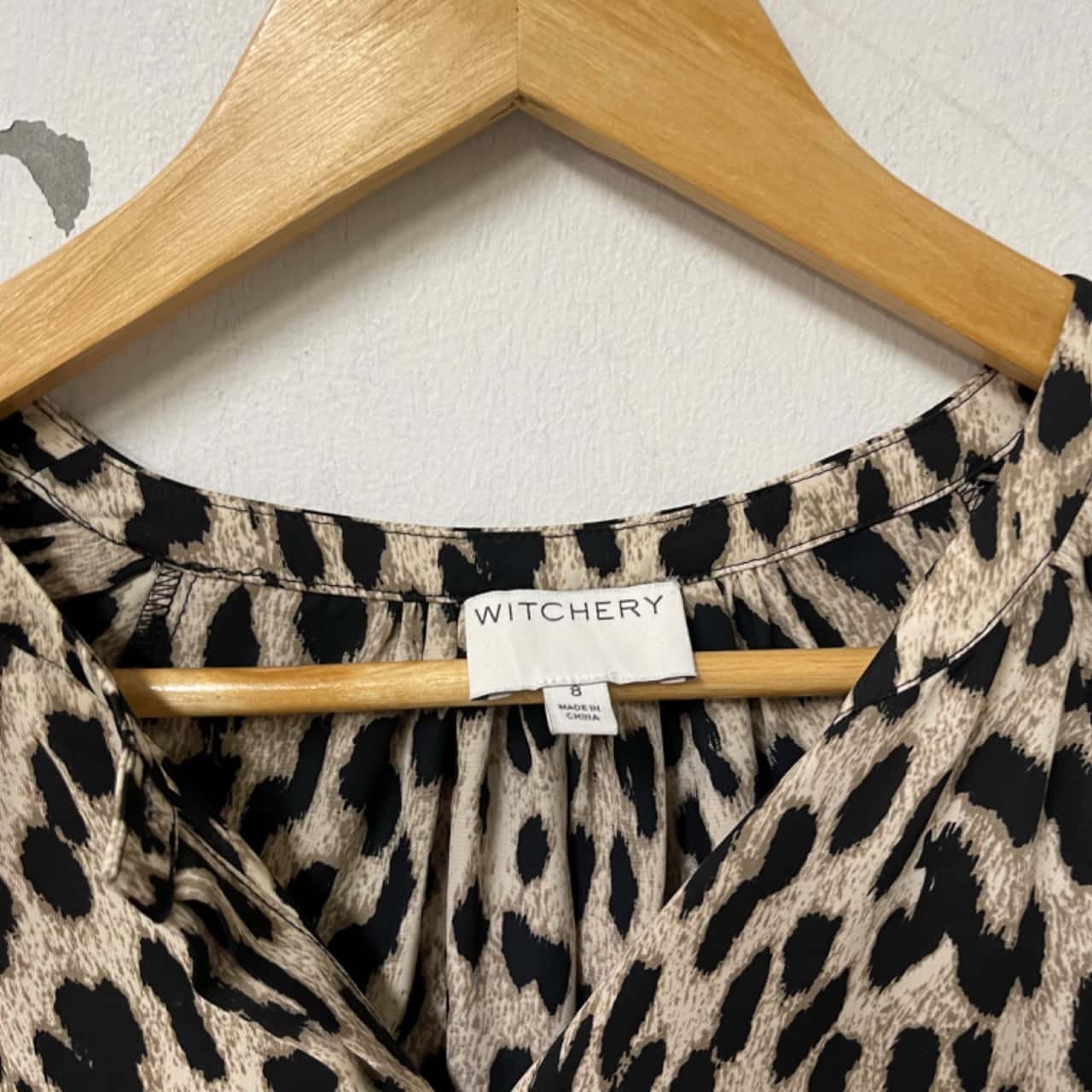 Witchery Womens Size 8 Long Sleeve Animal print (s)