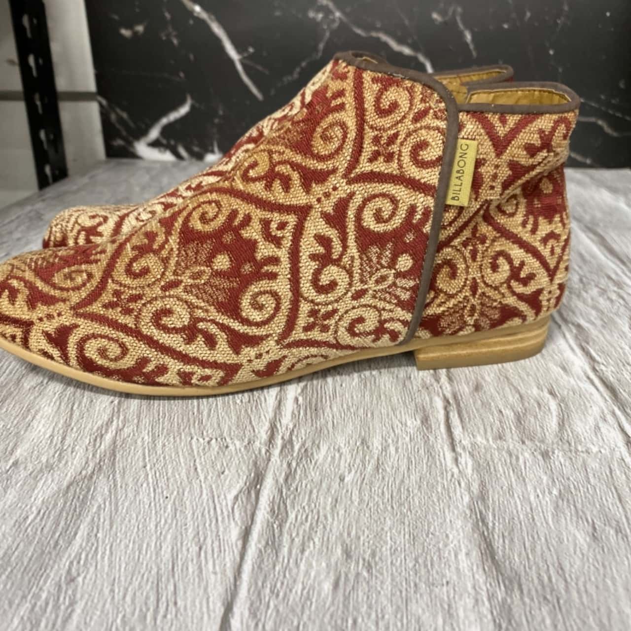 Billabong Womens Size 6 Beige / Maroon boho style boots (s)