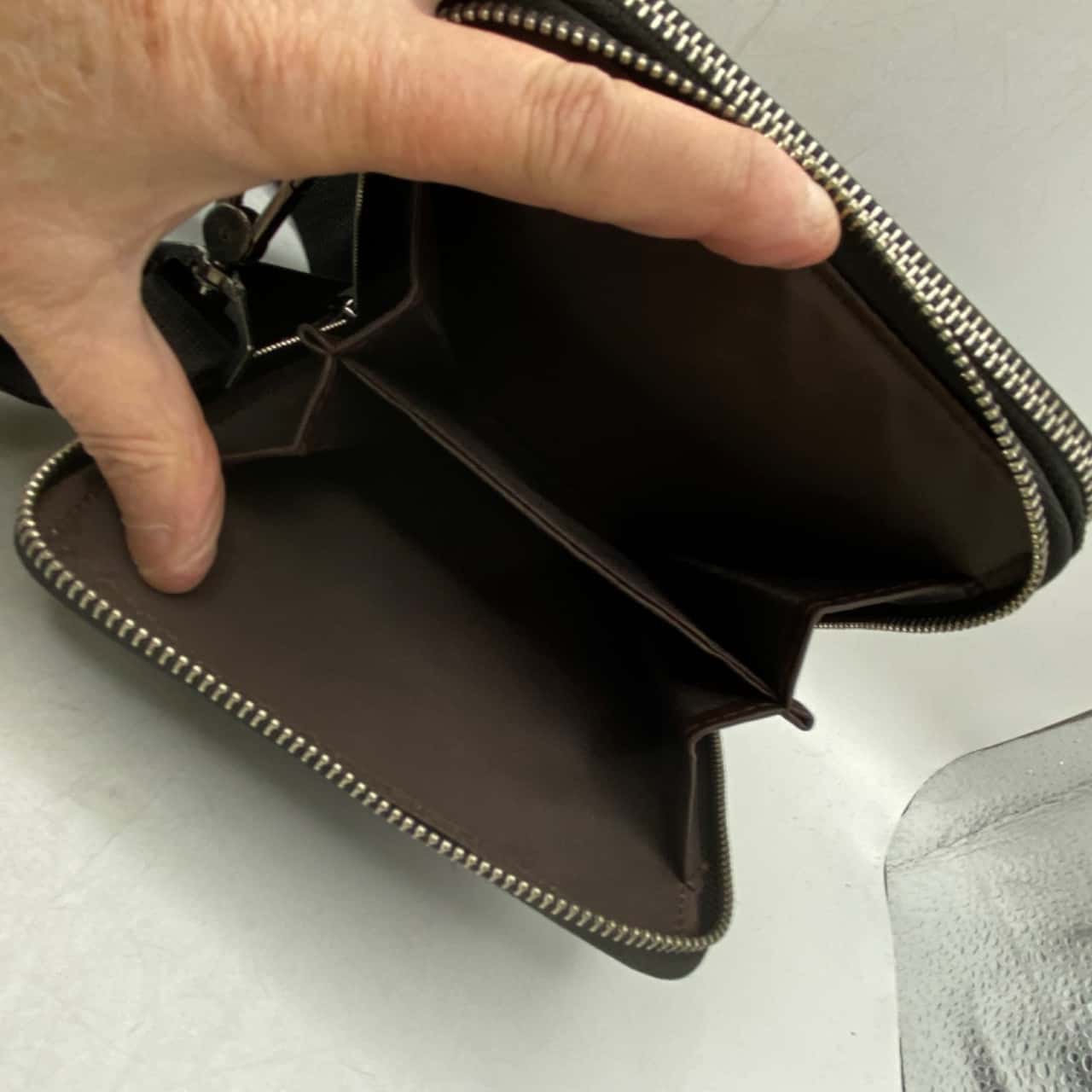 Womens, Cross Body Bag in Black . Approx. 20 x 17 x 4 cm, 2 Zippered ...