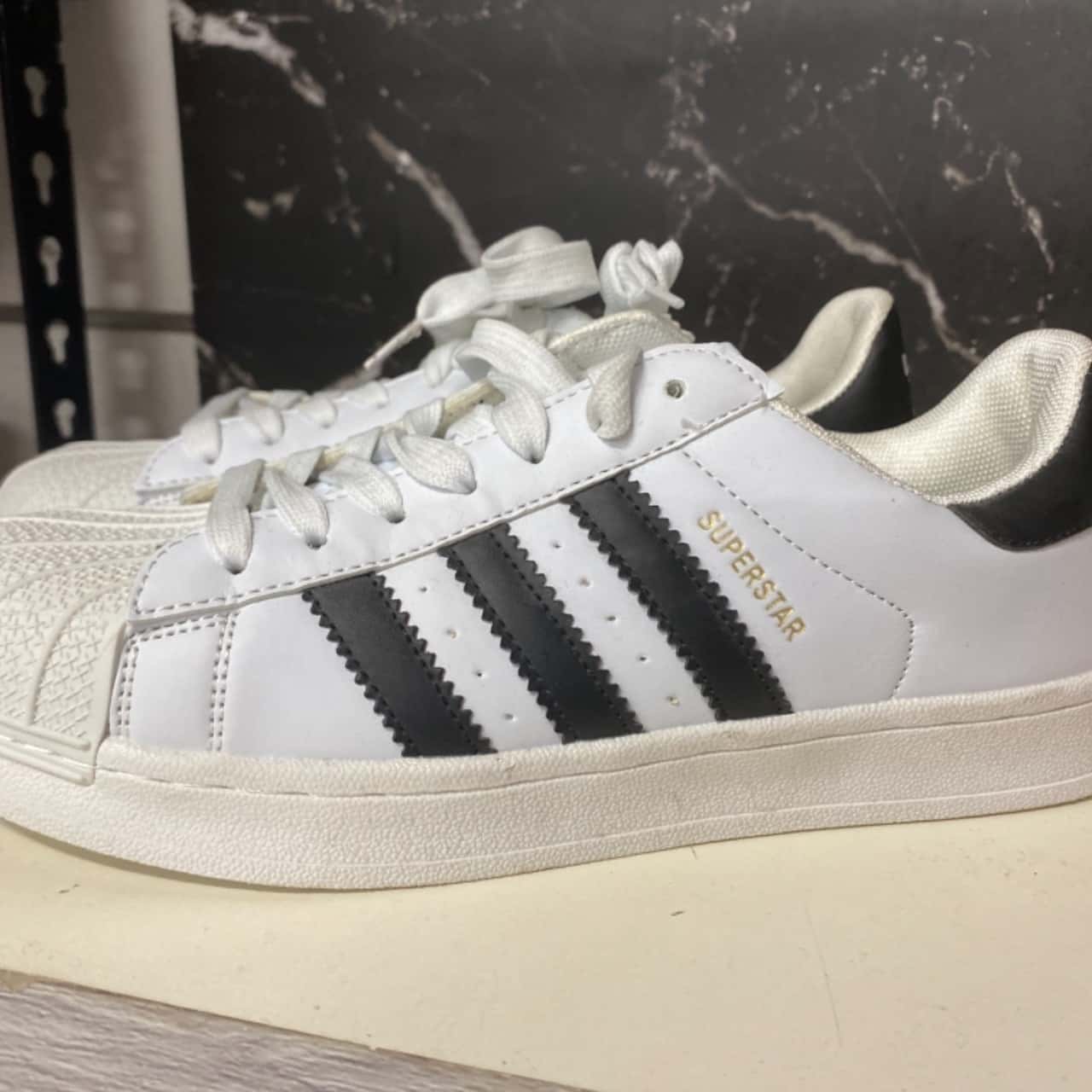 Adidas Superstar Size 42 (s)