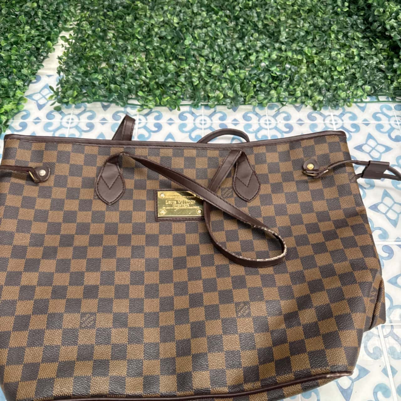 Women’s checkered handbag (s)