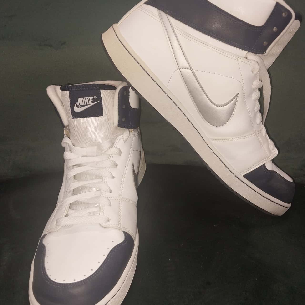 Mens Nike Backboard Hi-Top Shoes 2010 - EUC